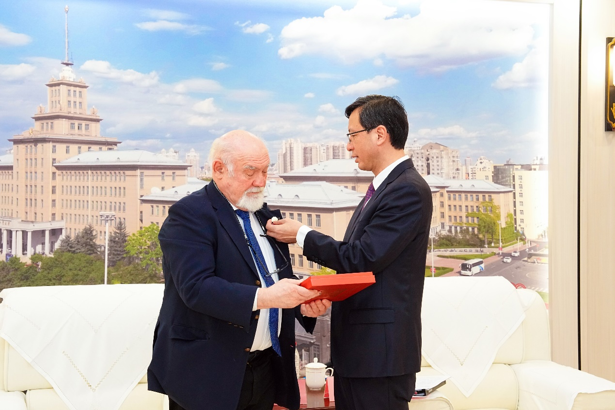 匈牙利欧布达大学鲁达斯（Imre J. Rudas）教授受聘哈工大名誉教授